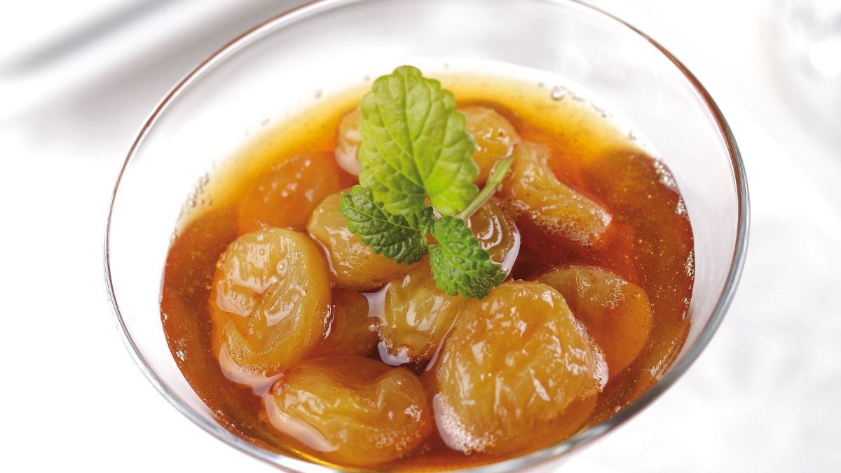 5 Health Benefits of Eating Soaked Raisins Daily